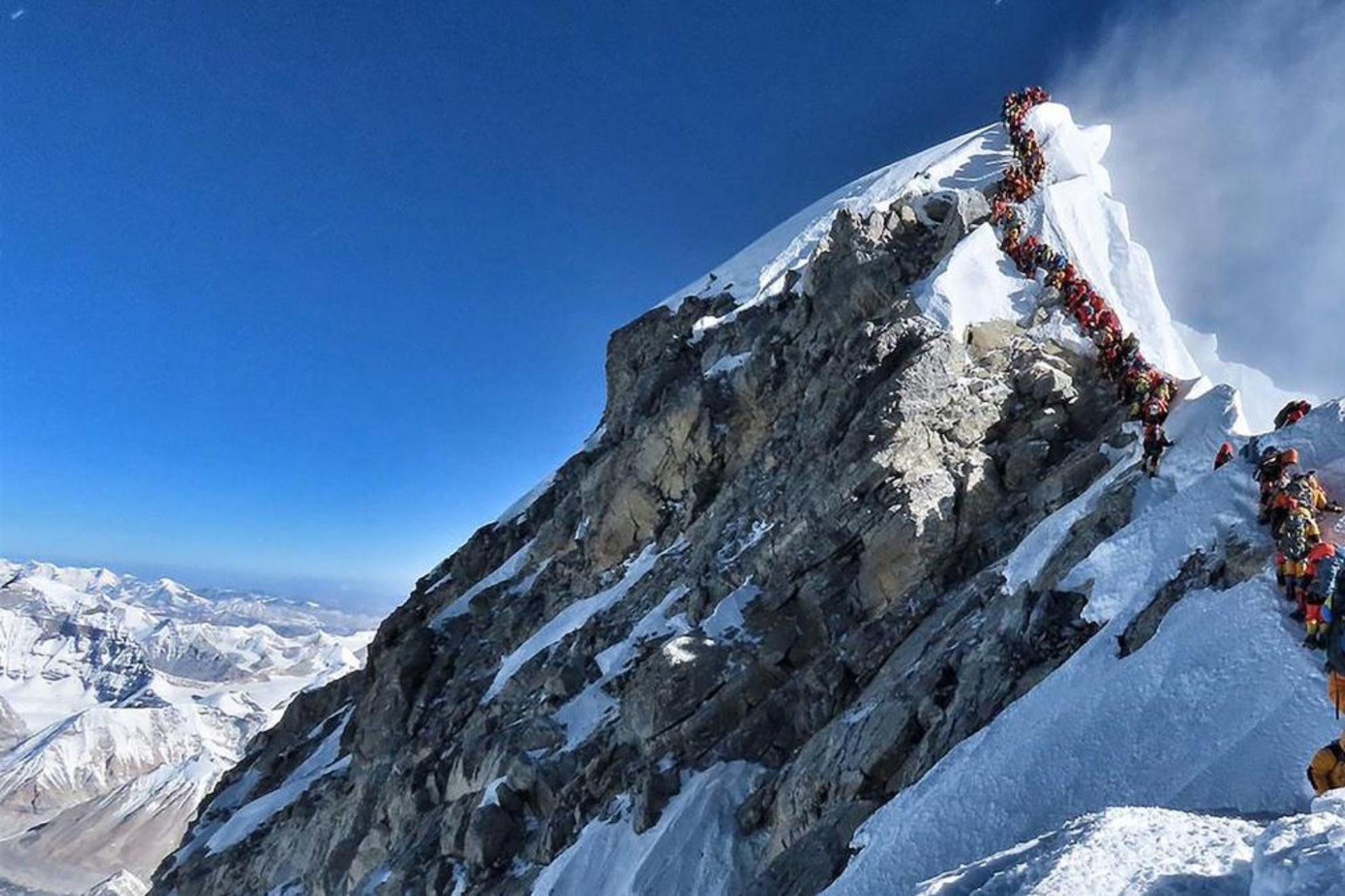 El Everest sigue creciendo: dos milímetros por año por una causa