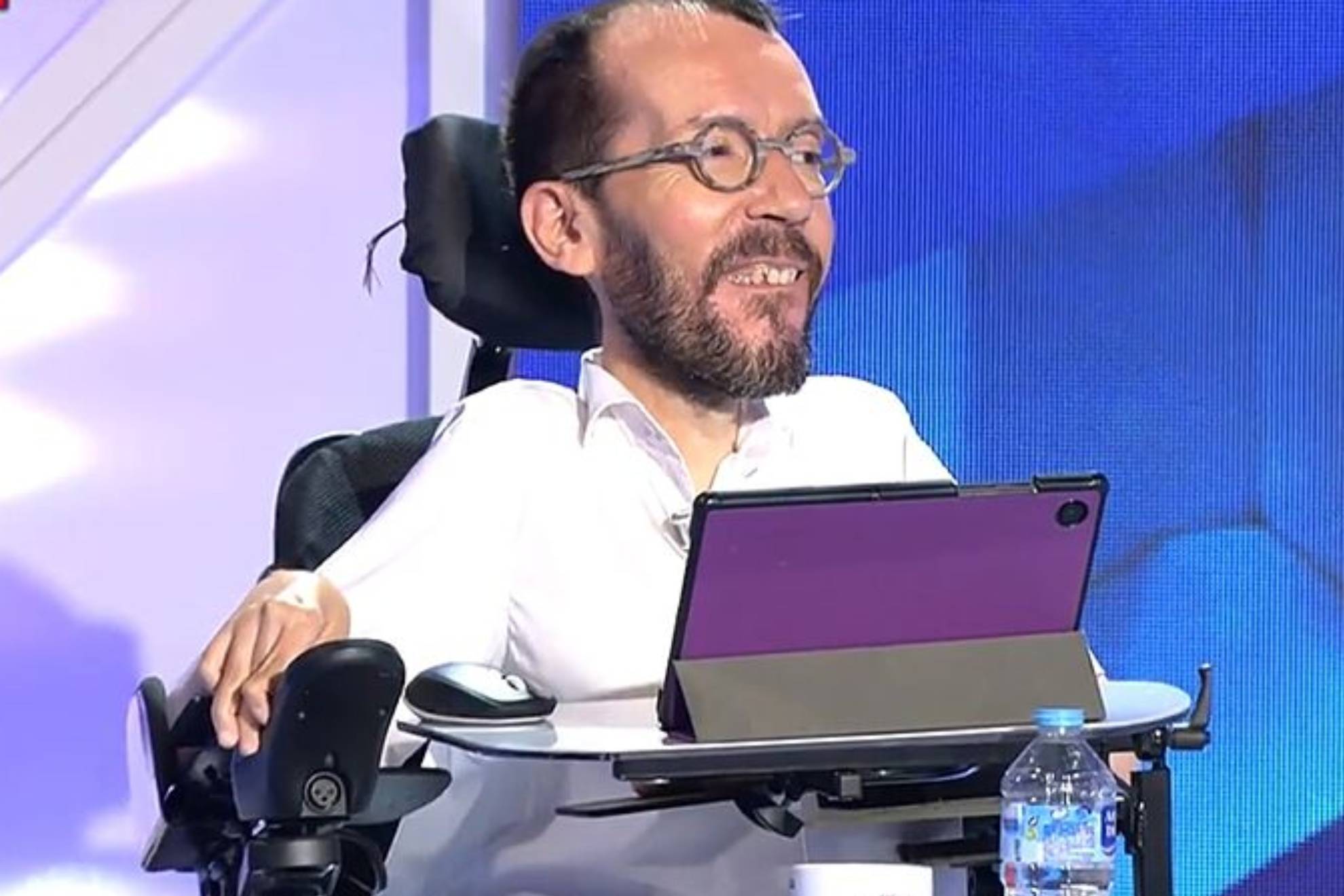 Pablo Echenique se ríe de sí mismo y comparte un meme sobre la DANA ...