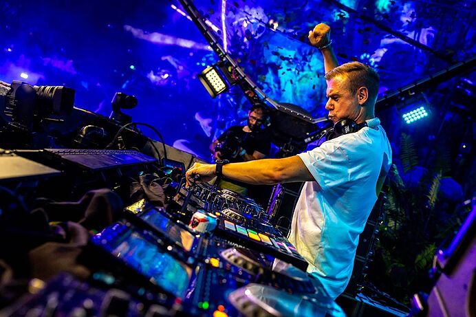 El DJ Armin van Buuren, 'padre' de la electrónica moderna, regresará a Valencia después de una ...