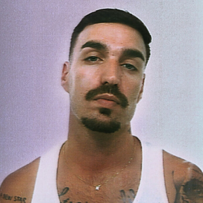 Rels B anuncia 'nostalgia EP' y estrena 'Te Regalo' junto a J. Abecia