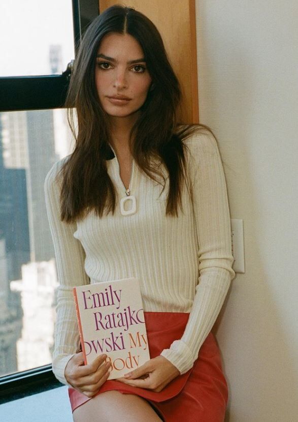 La nueva vida como madre de Emily Ratajkowski al cumplir los 31 años