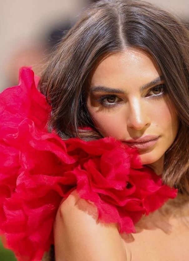 La nueva vida como madre de Emily Ratajkowski al cumplir los 31 años