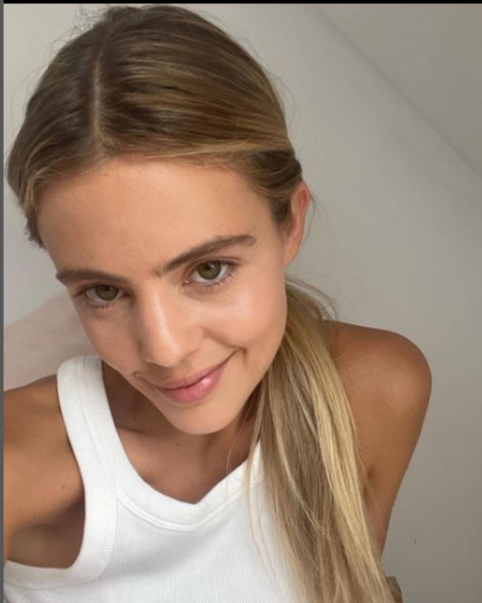 La novia de Carlos Sainz, una joven de 25 años apasionada de la moda y ...
