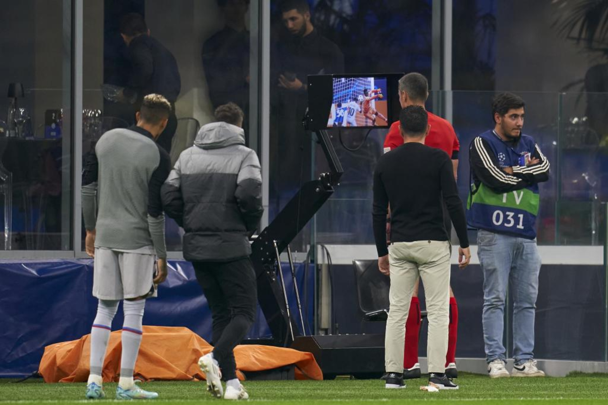 La revolución del VAR llega a Italia: los árbitros explicarán las ...