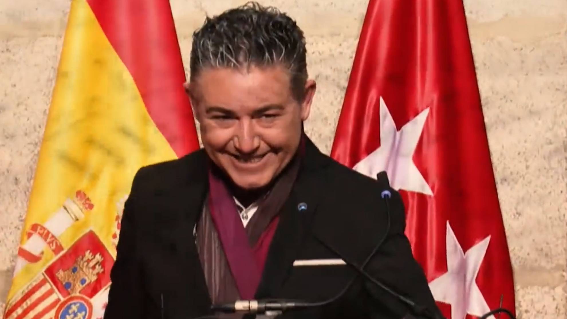 Ángel Garó deja atónitos a todos con su increíble pregón en la Puerta ...