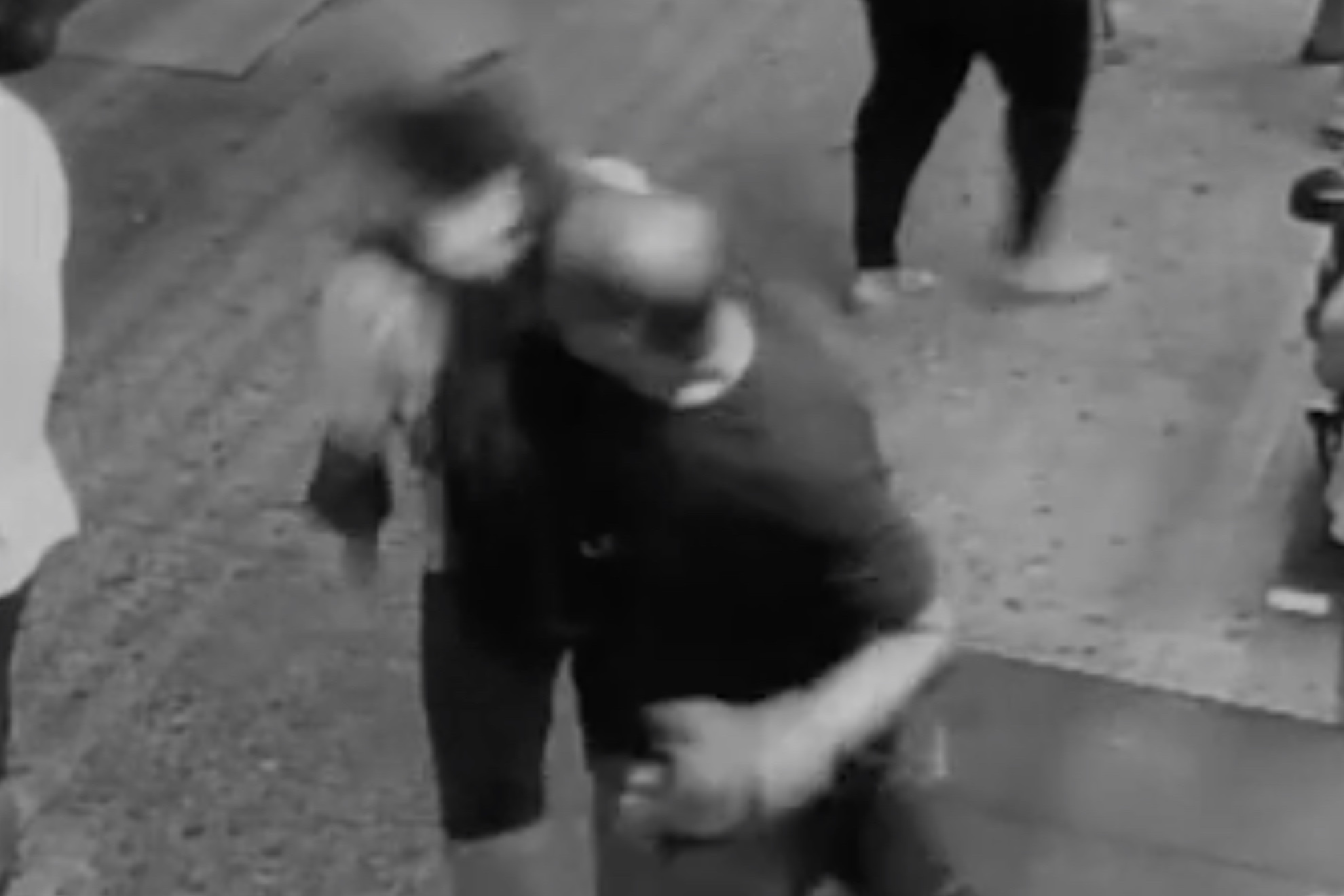 Golpear a desconocidos hasta dejarlos inconscientes: así es el ...