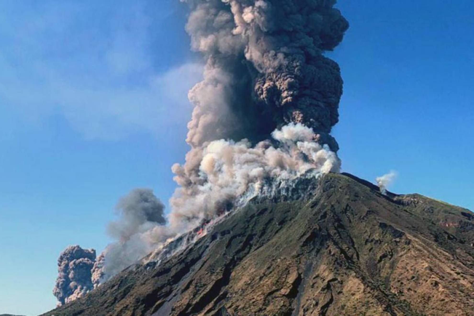 La erupción del volcán Stromboli pone en alerta naranja a Sicilia