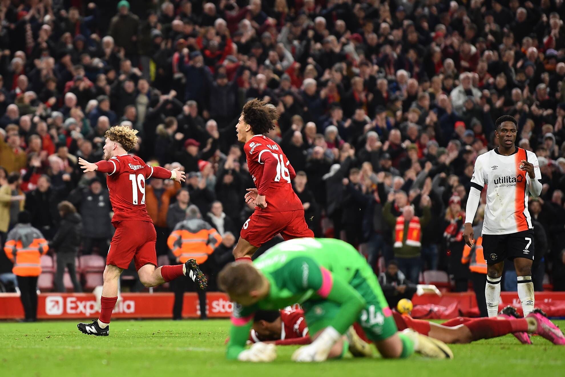 El Liverpool arrasa al Luton Town y se sitúa 4 por encima del ...