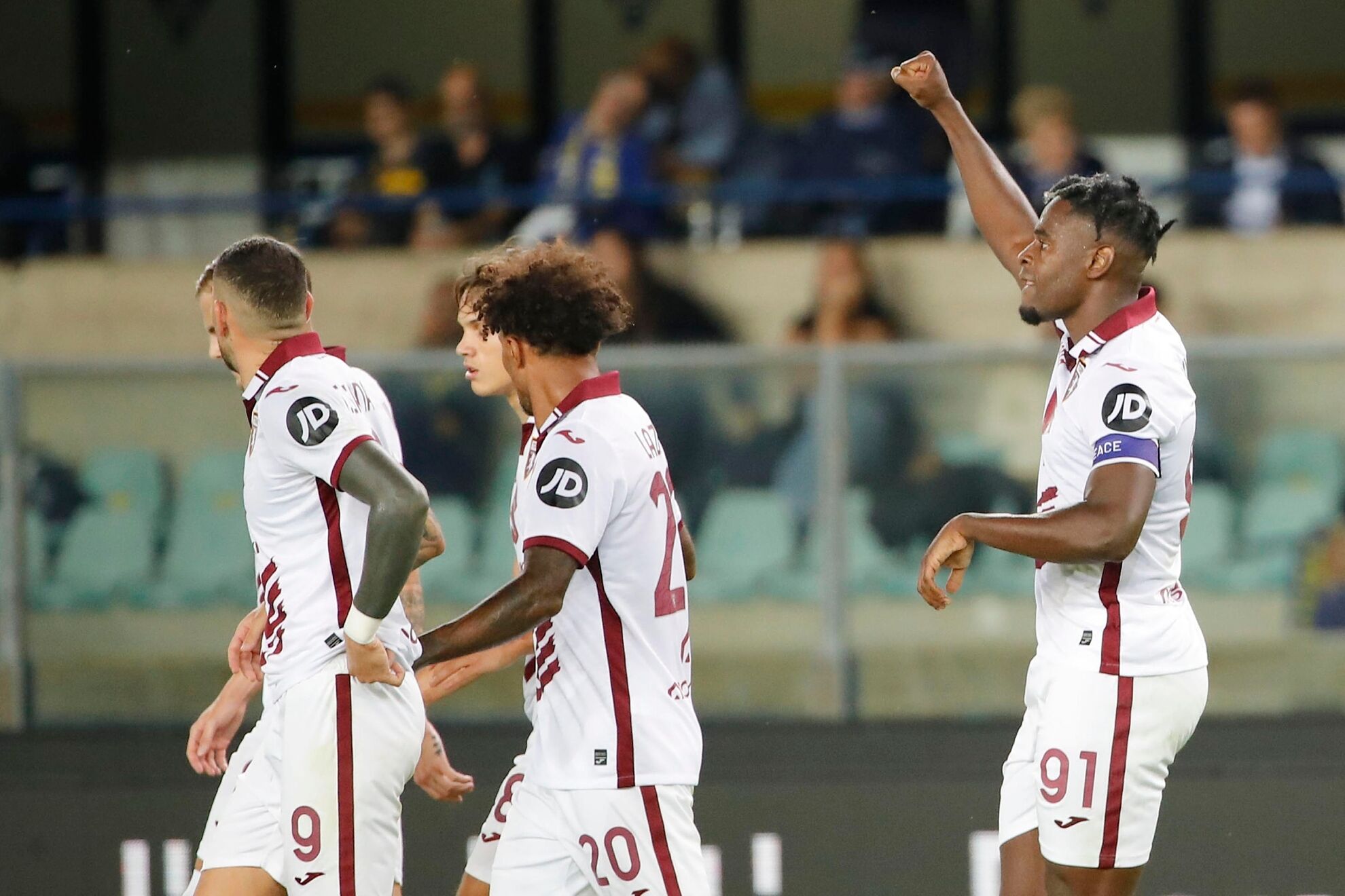 El Torino gana en Verona... ¡y lidera la Serie A!