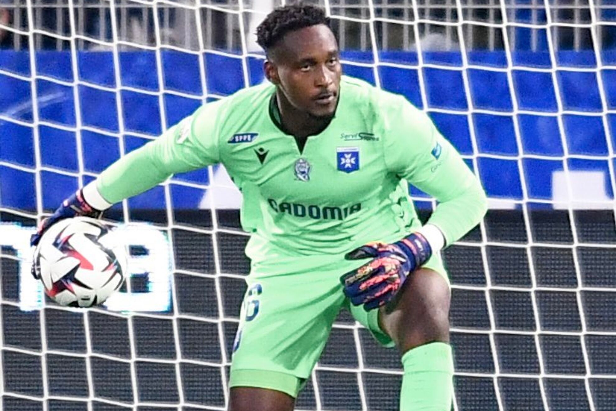 Un León gigante agrava la crisis del PSG