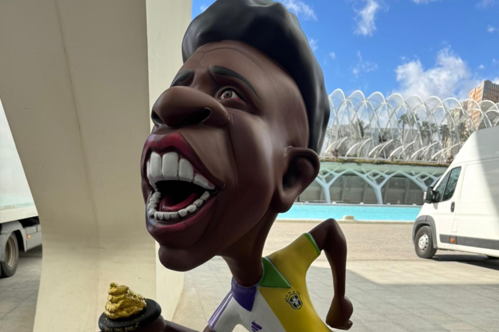 El artista fallero que creó el 'ninot' de Vinicius denuncia amenazas de ...