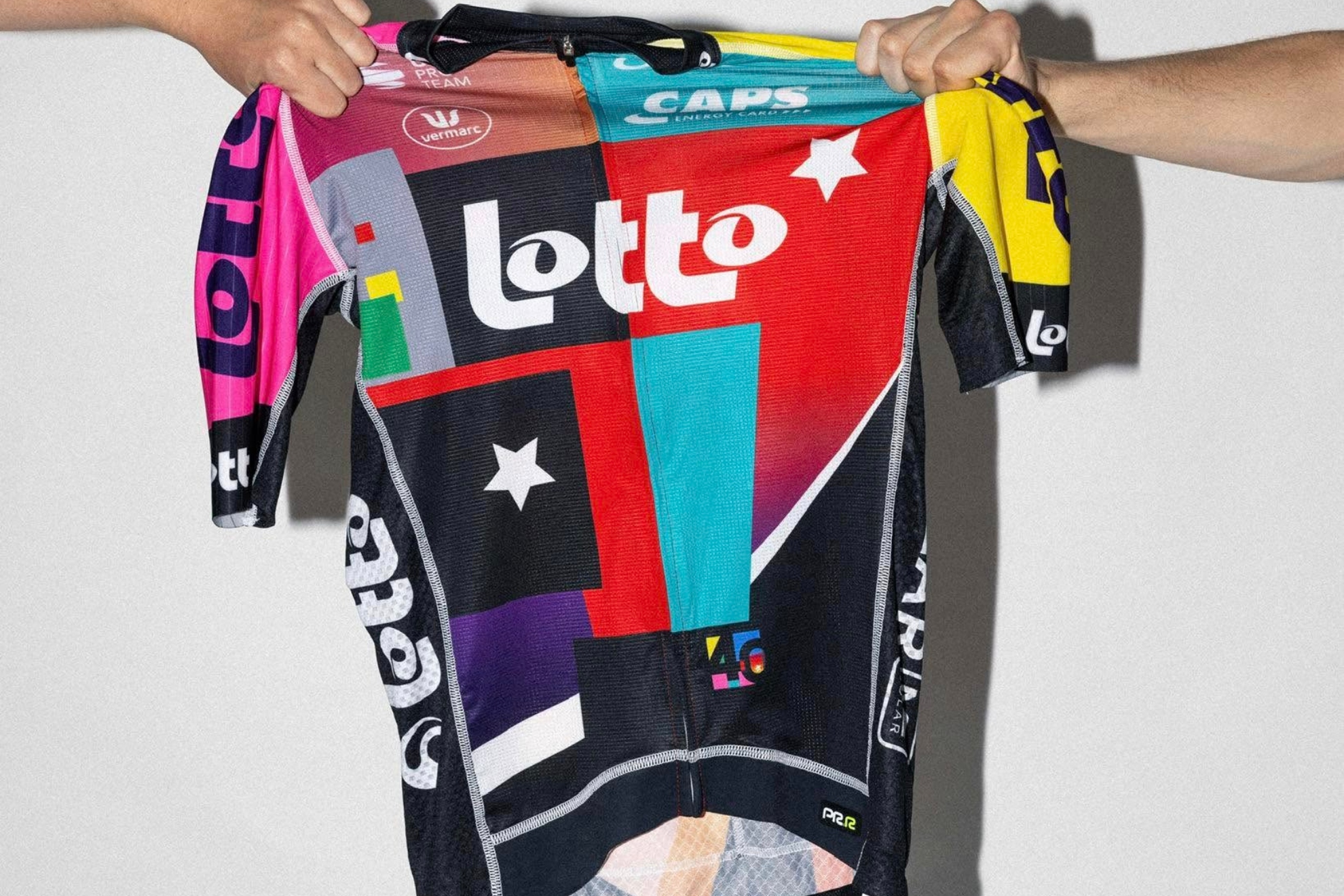 Lotto celebra 40 años con un jersey histórico: el icónico rosa, la llama de los 90´s y un guiño ...