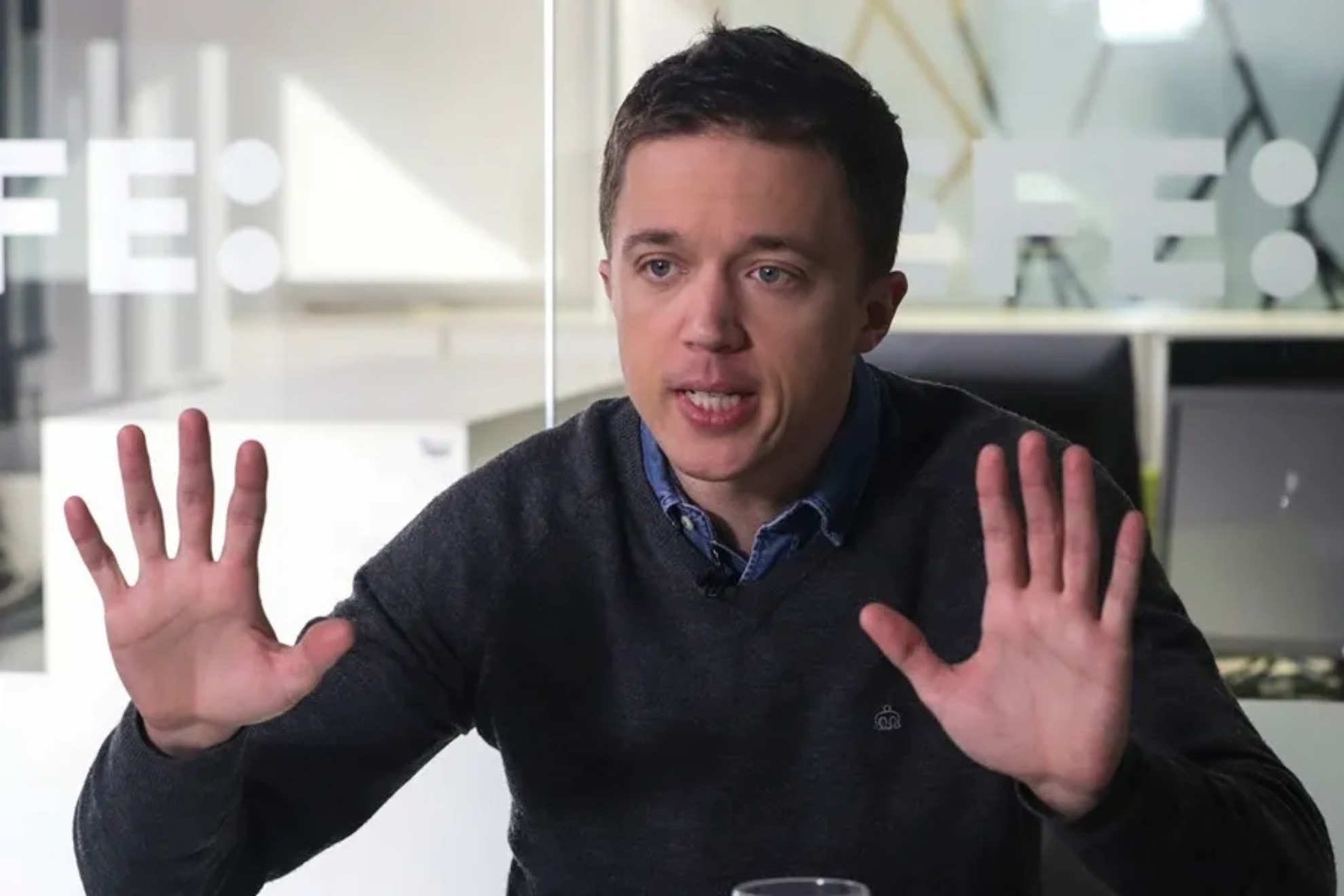 El representante de la acusación popular en el caso Errejón trata con ...