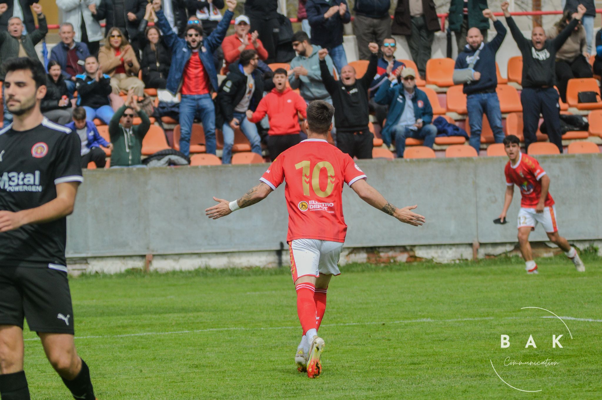 De un ascenso a 2ª RFEF a un sí quiero: "No me podría haber imaginado ...
