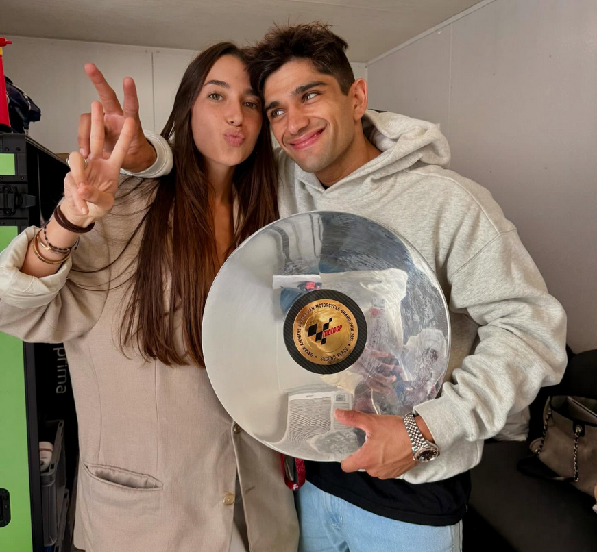 Así se recupera el piloto Jorge Martín junto a su novia, la influencer ...