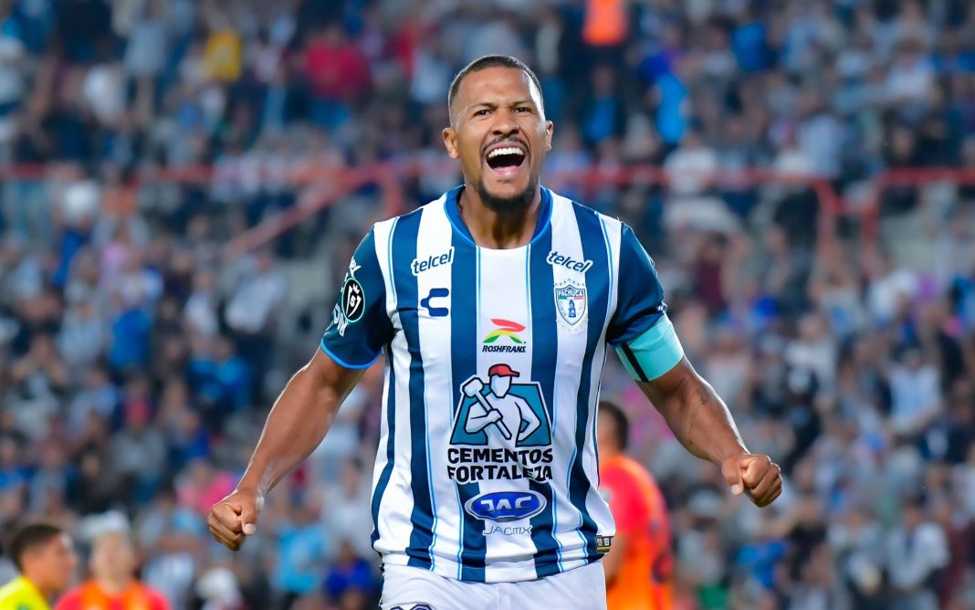 La leyenda Rondón renueva por Pachuca, rival del Madrid en el Mundial