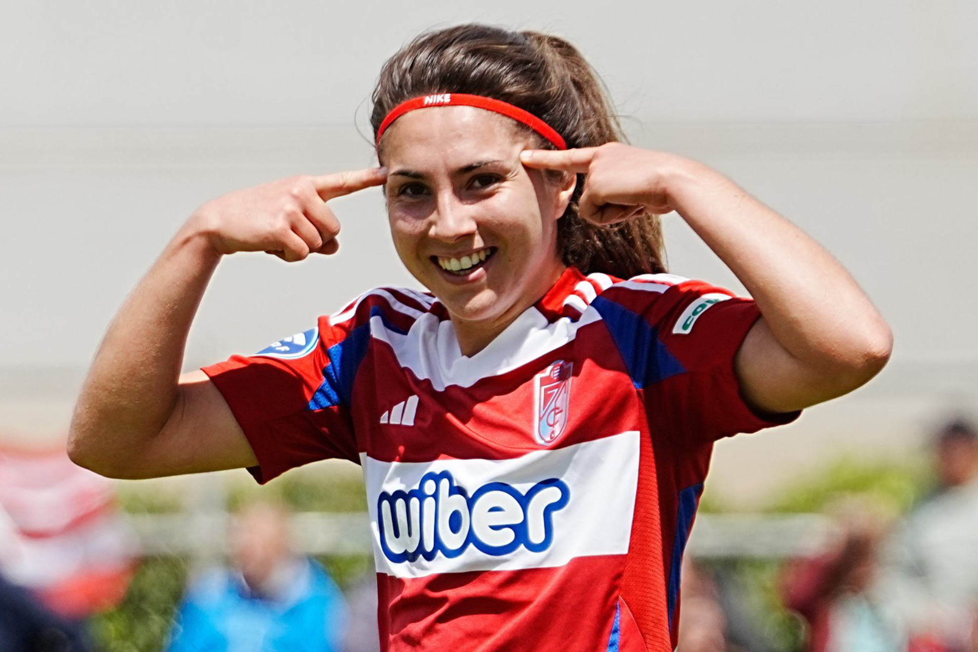 El Granada deja al Valencia al borde del abismo