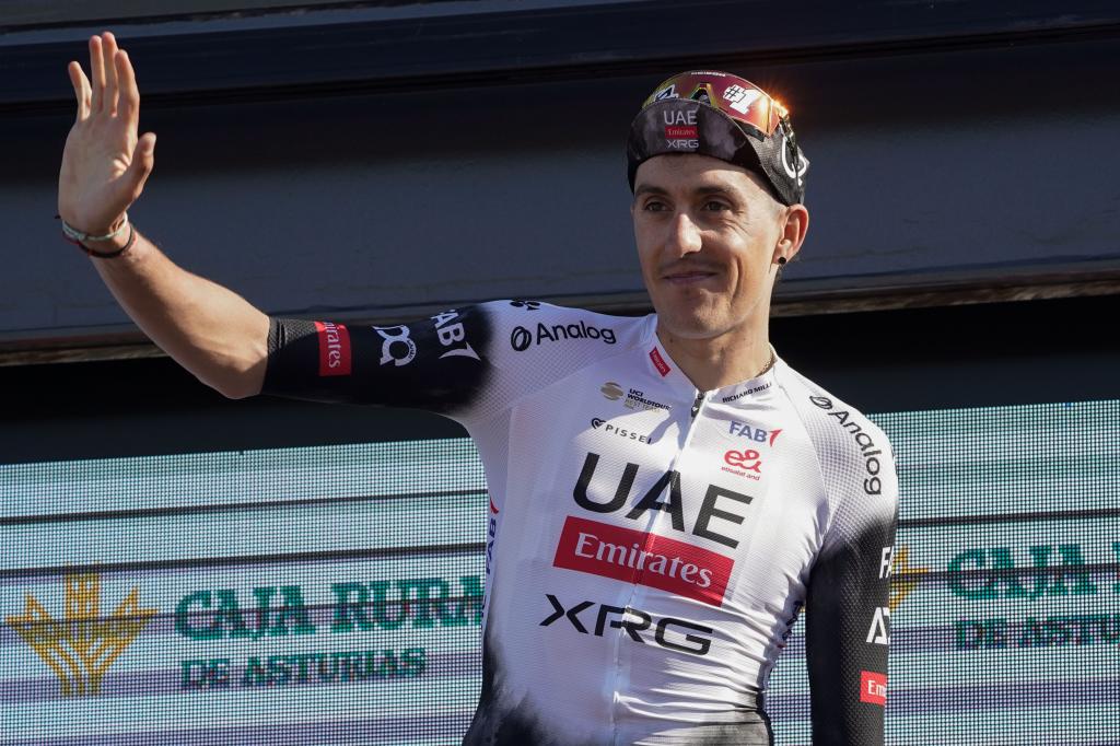 Steff Cras se impone a Marc Soler en la apertura de la Vuelta a Asturias