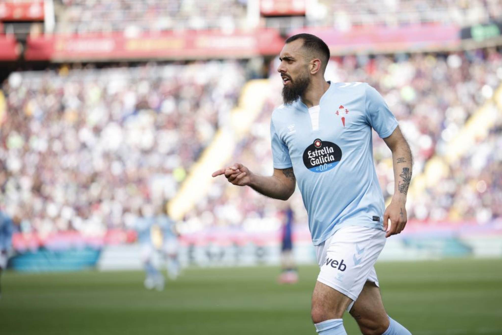 Borja Iglesias llega al Bernabéu en su mejor momento
