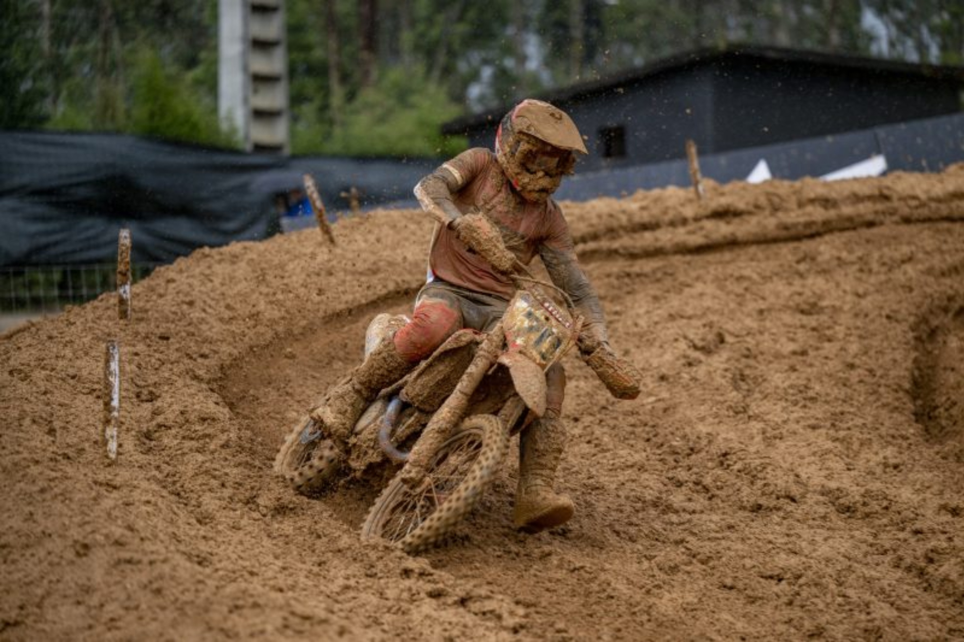 Tim Gajser le dice adiós al campeonato, mientras Rubén Fernández busca ...
