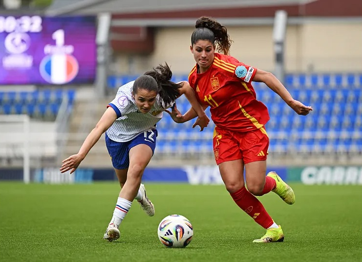 Chevray impide el debut con victoria de España