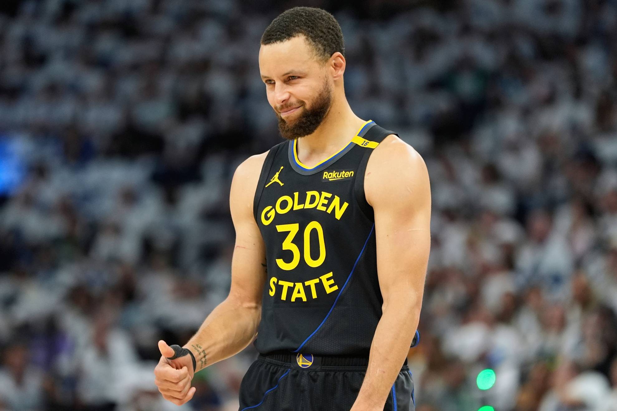 Curry se lesiona pero los Warriors conquistan Minnesota con el pitado ...