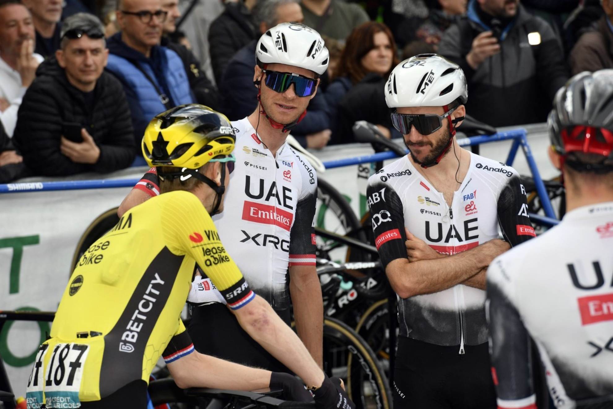 UAE mueve ficha antes del Giro: renueva a Yates y Grosschartner