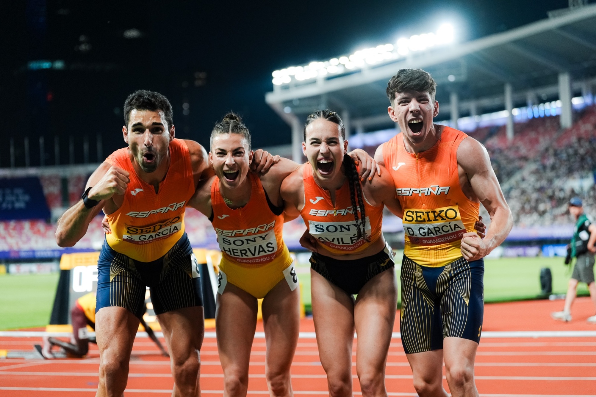 ¡El 4x100 femenino, plata en el Mundial de relevos de Guangzhou!