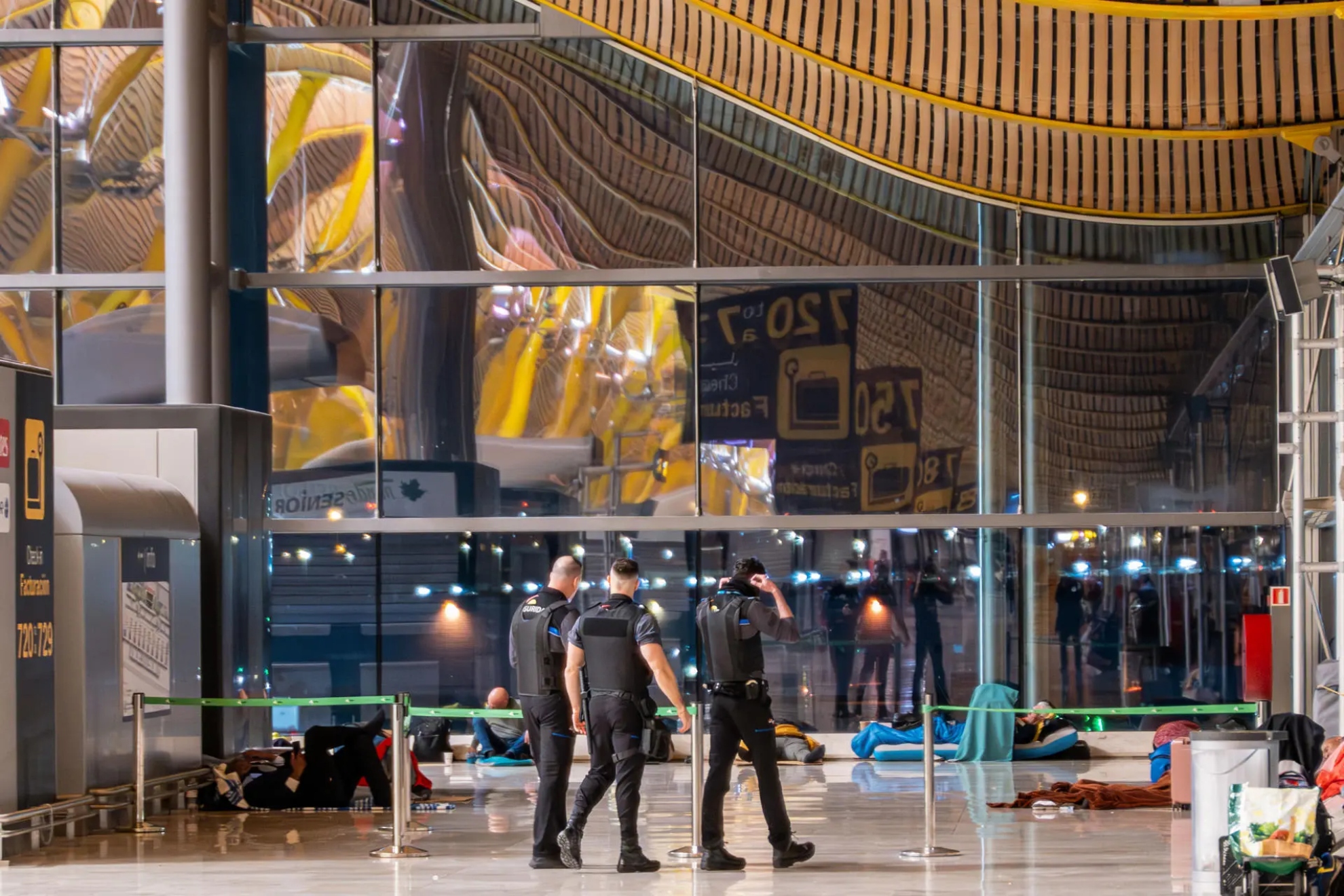 Aena aumenta el control de acceso a Barajas durante las noches: estas ...