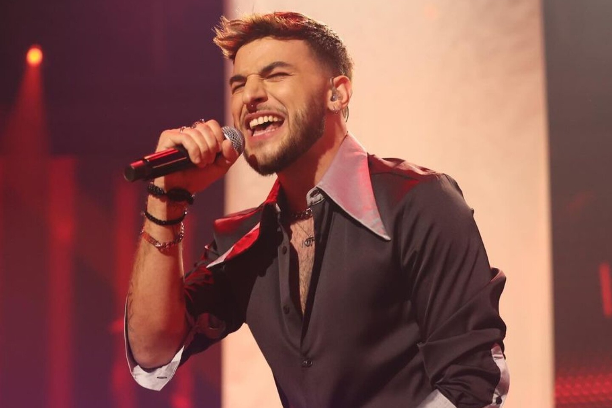 Lucas Curotto, finalista de 'OT 23', trabaja como camarero en un local ...