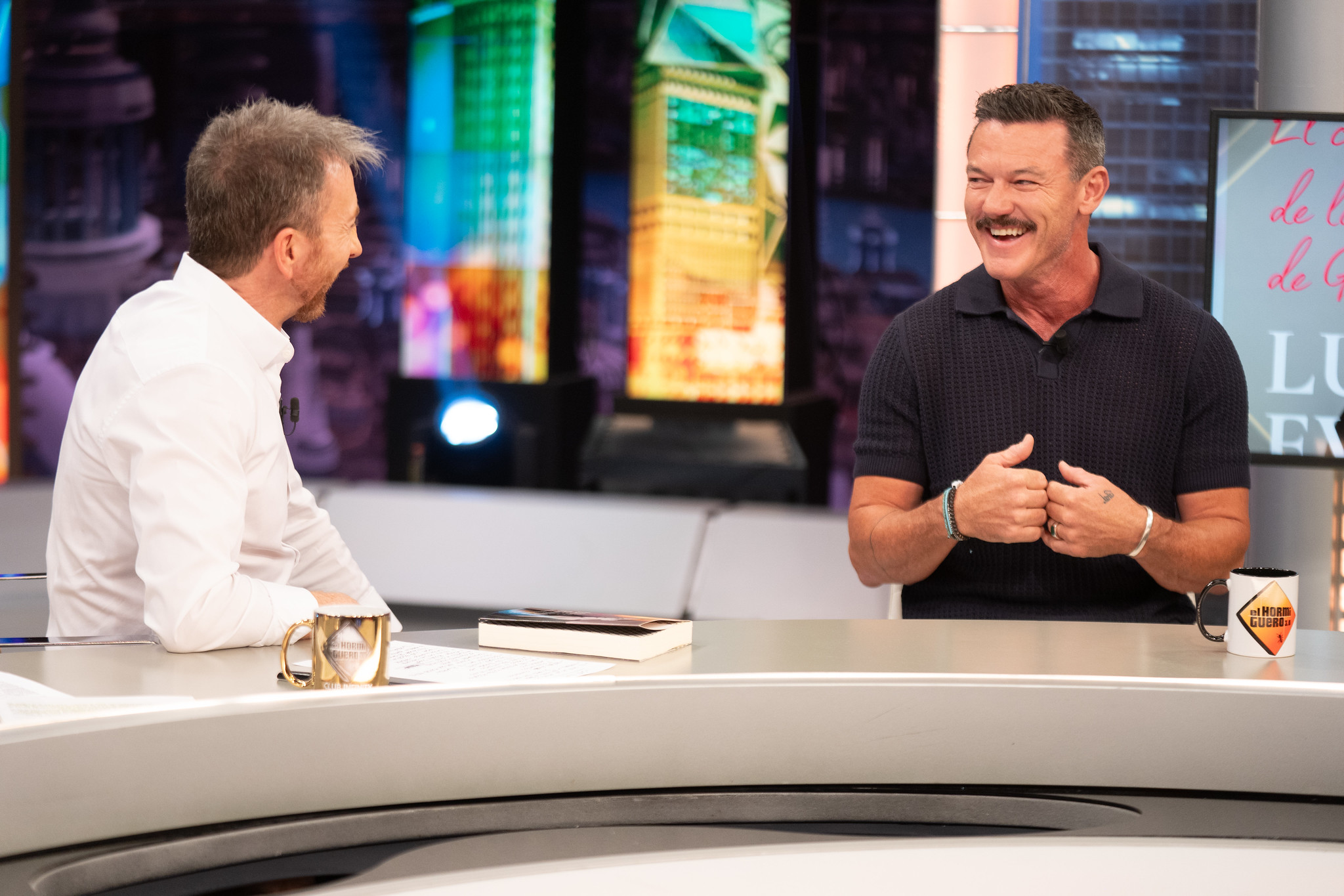 Las mejores imágenes de la visita de Luke Evans a 'El Hormiguero'