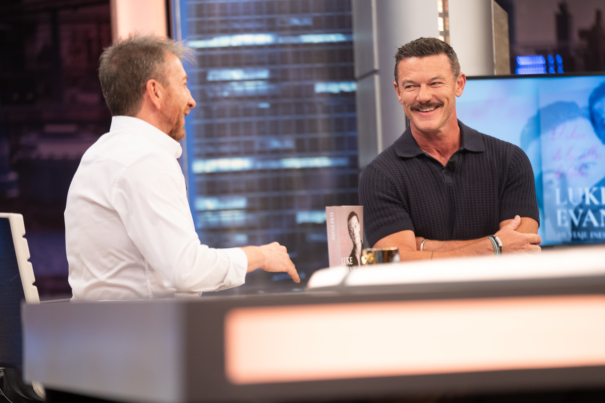 Las mejores imágenes de la visita de Luke Evans a 'El Hormiguero'