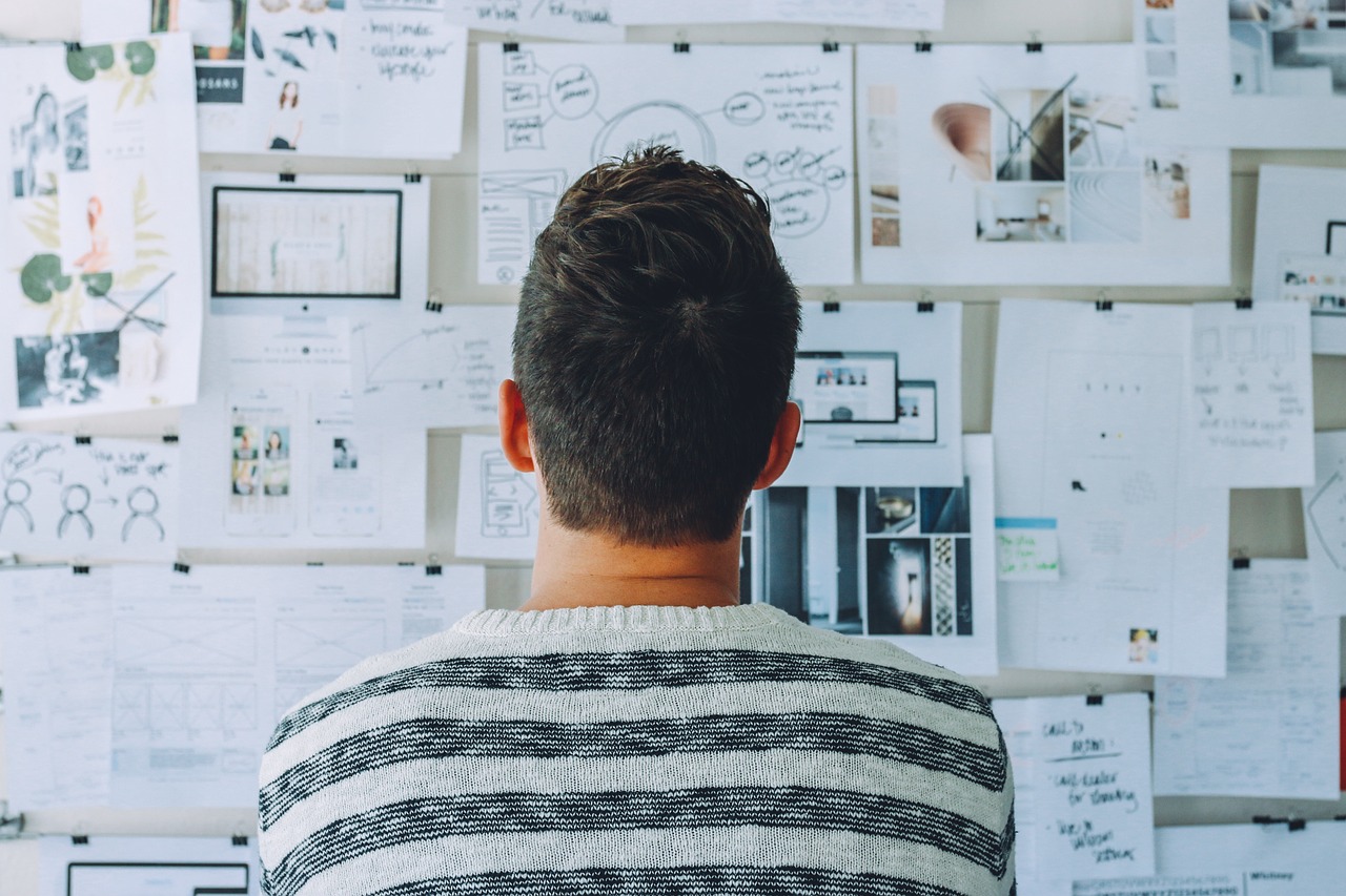 Psicólogos explican qué es el "overthinking": qué significa pensar ...