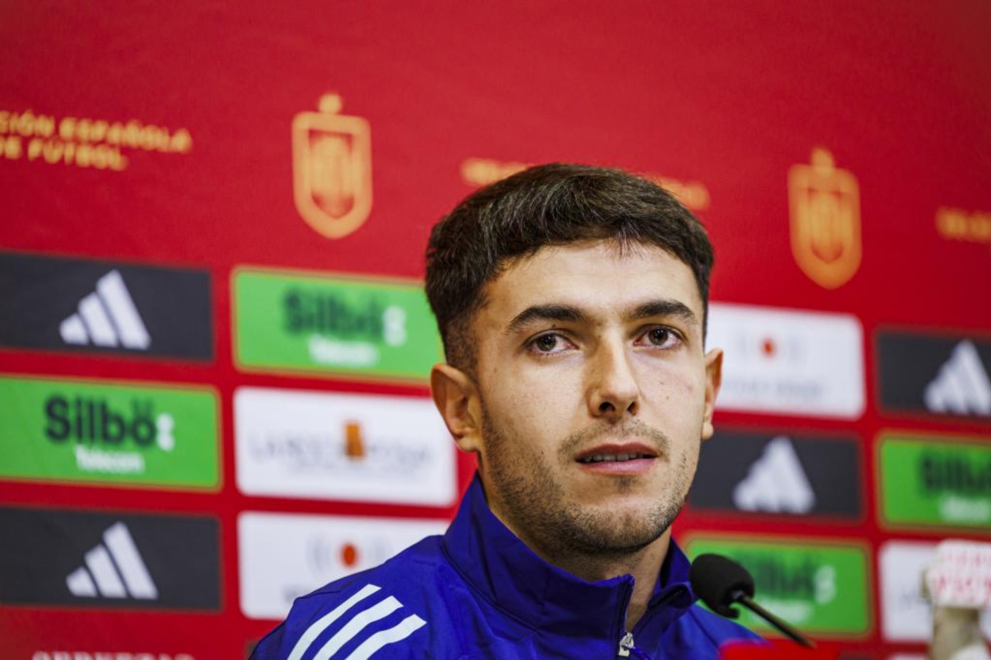 Zubimendi se sincera: "¿Si me llama Xabi? Siempre he dicho que es mi ídolo"