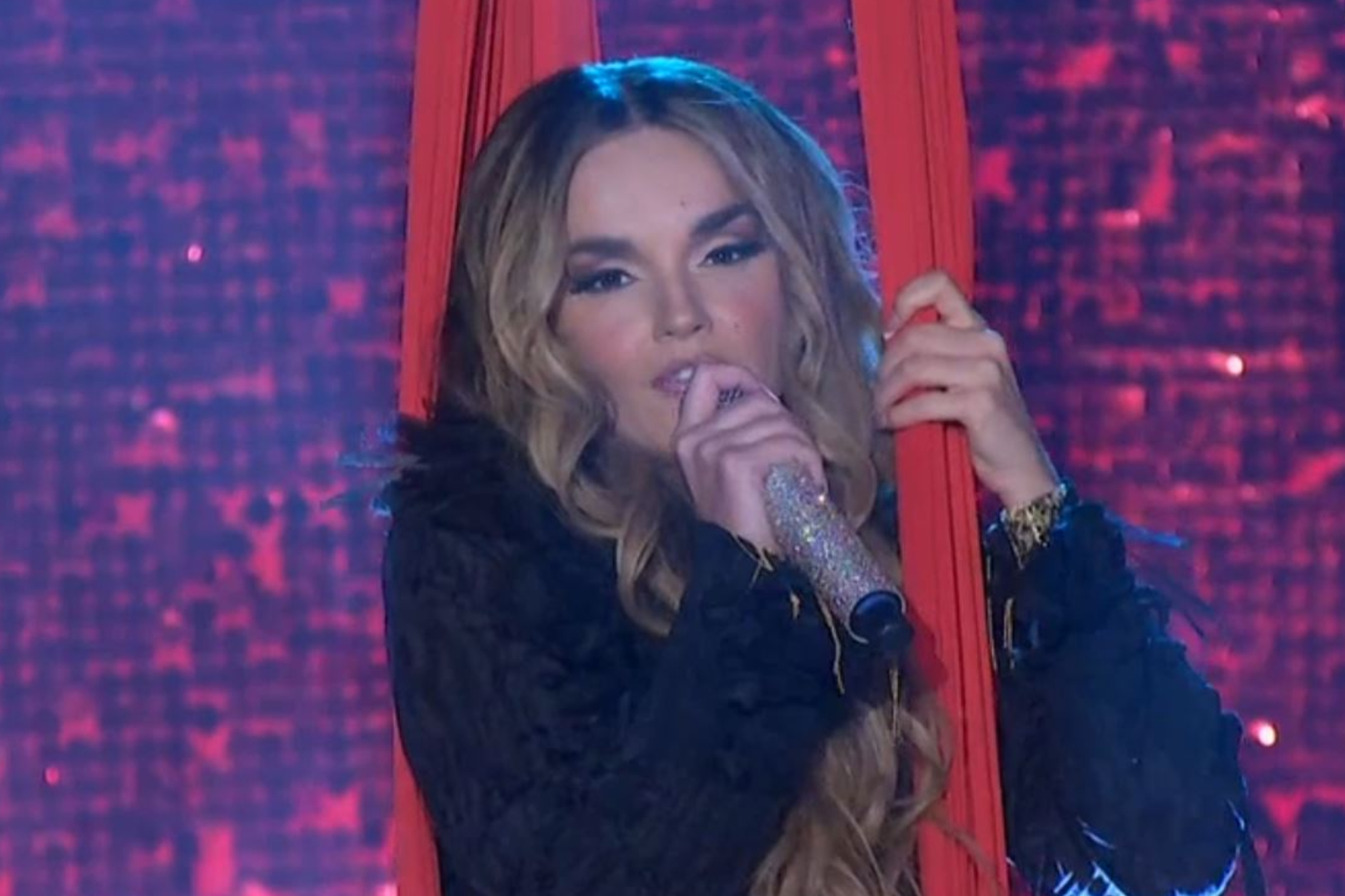 Melody conquista 'El Hormiguero' desde el aire y deja un mensaje oculto ...