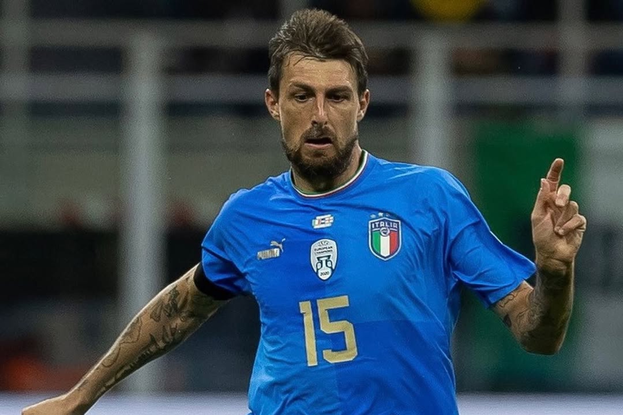 Acerbi echa más leña al fuego mientras Italia toca fondo