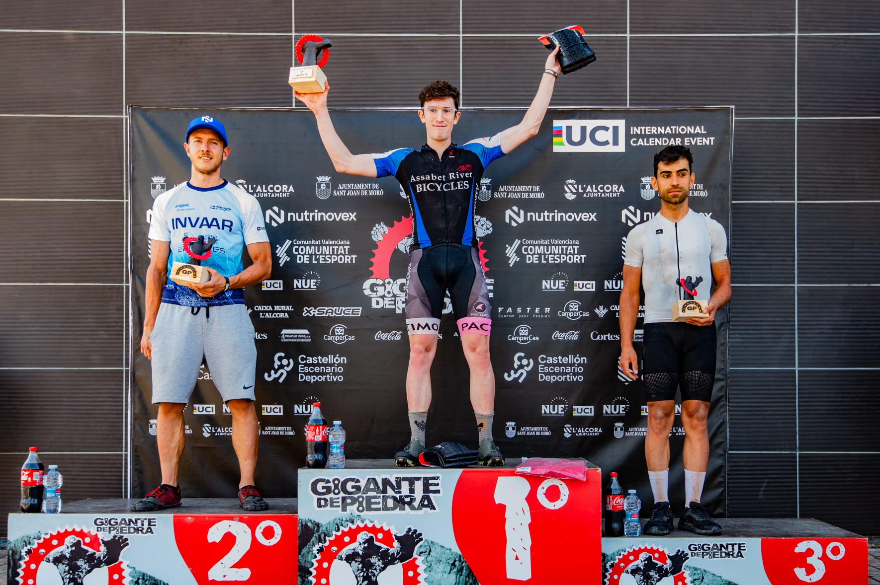 Patrick Collins y Corina Mesplet se llevan una Gigante de Piedra ...