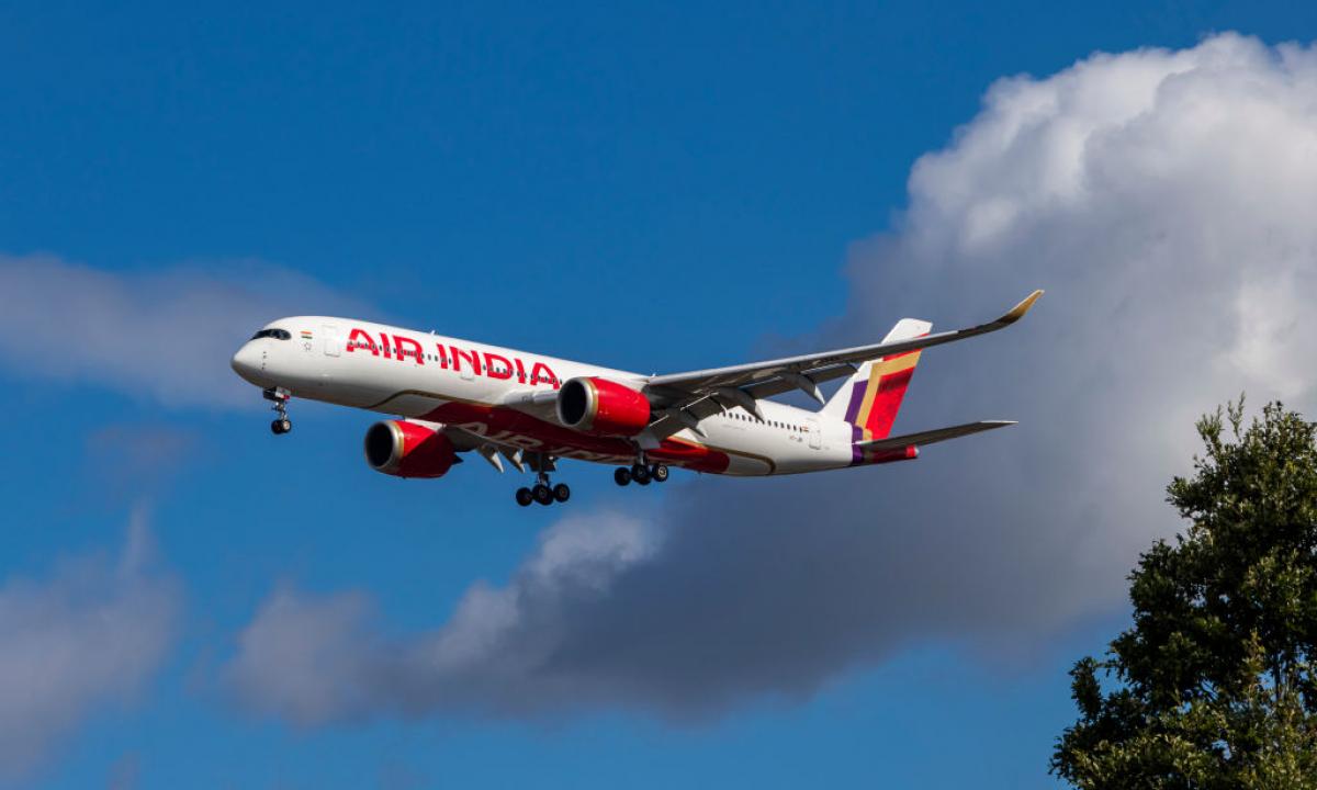 Un avión de Air India con destino Londres se estrella con 242 pasajeros ...