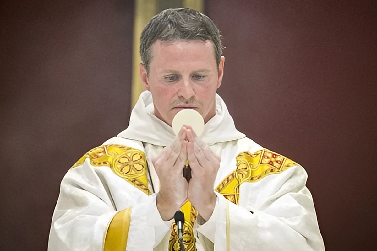 De futbolista a cura: deportistas que dejaron sus carreras para ...