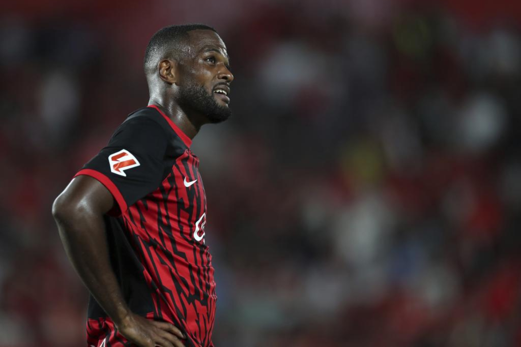 Cyle Larin insiste: desoye cualquier interés del extranjero y sólo ...