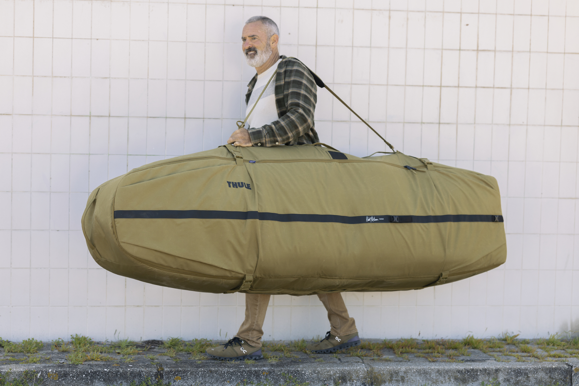 Thule lanza una bolsa de viaje premium para tablas de surf diseñada con ...