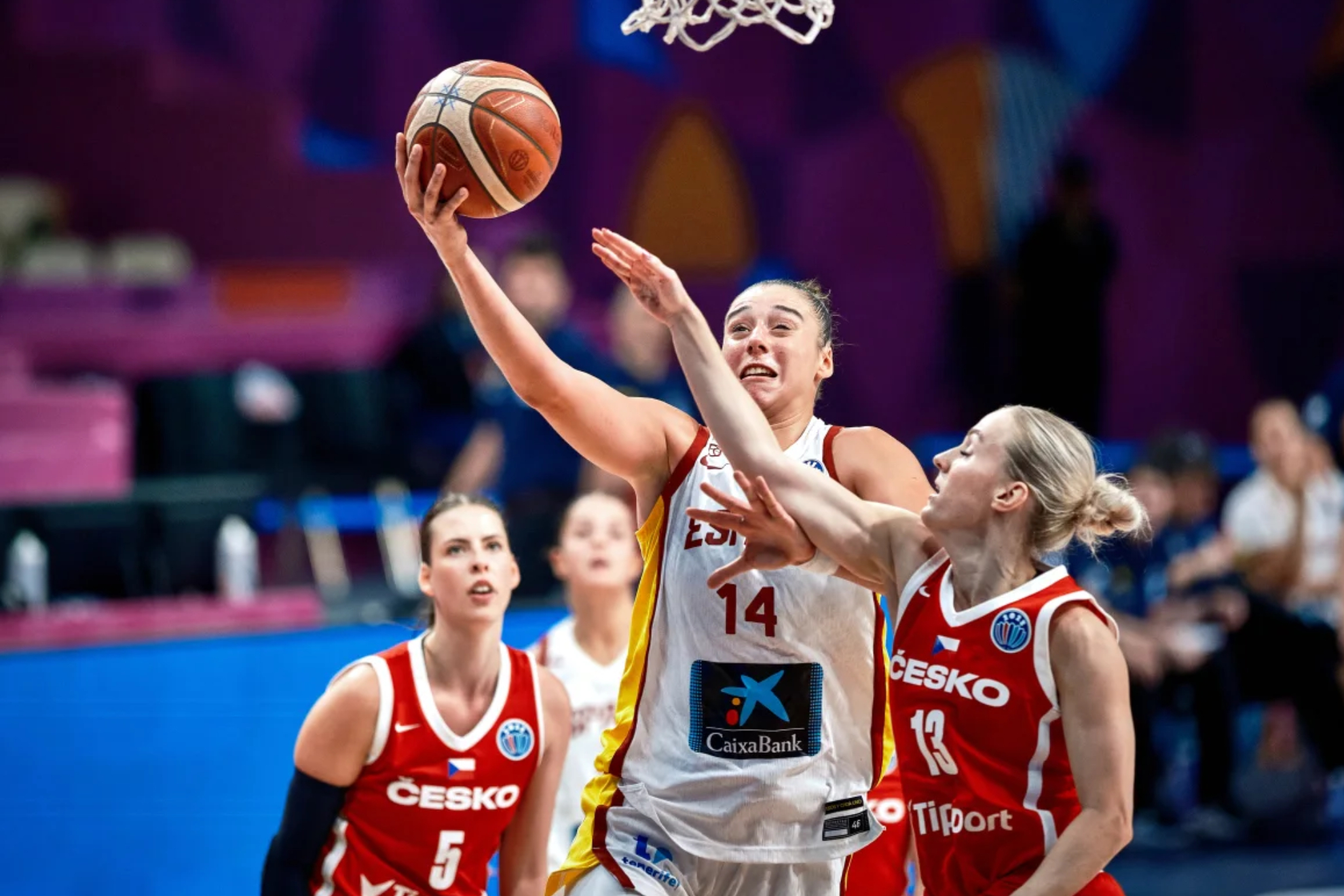 Raquel Carrera deslumbra y mete a España en semifinales del Eurobasket