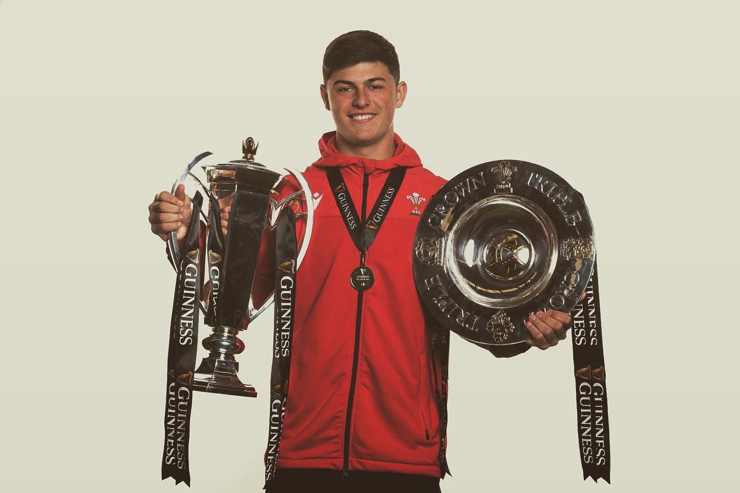 Louis Rees-Zammit abre la puerta a su regreso al rugby