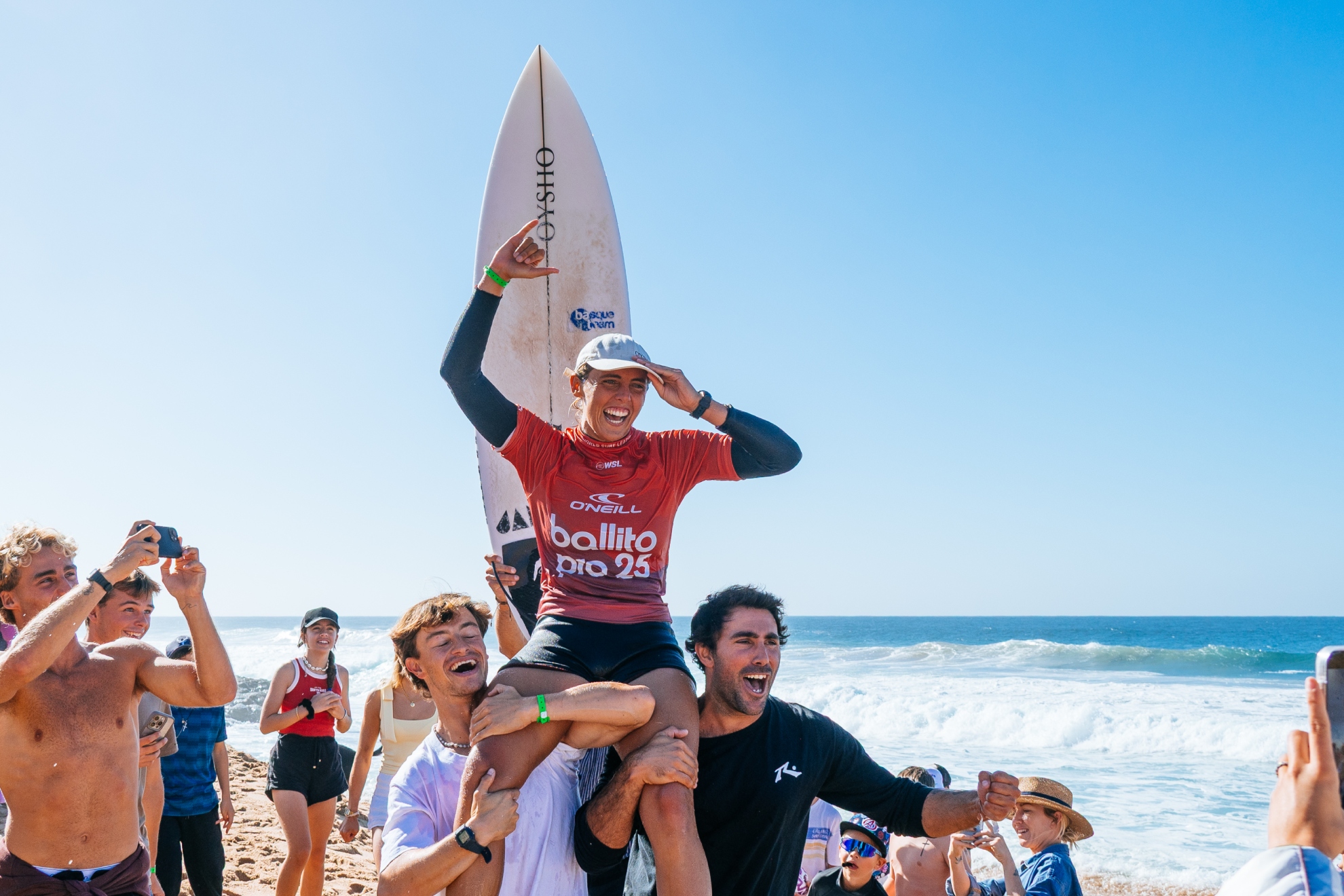 Nadia Erostarbe gana el Ballito Pro y hace historia en el surf español