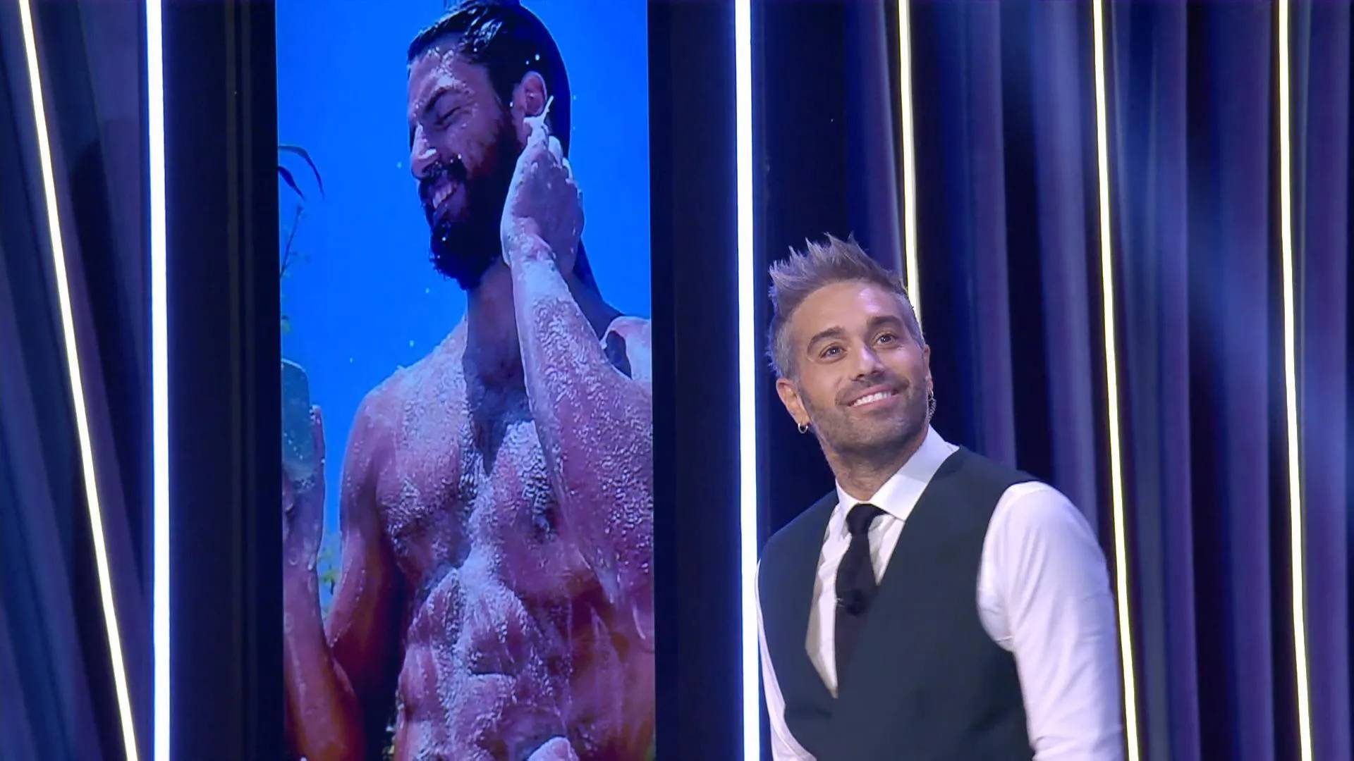 Dani Martínez destapa algunas fotos privadas del actor Maxi Iglesias: “No tiene gracia”