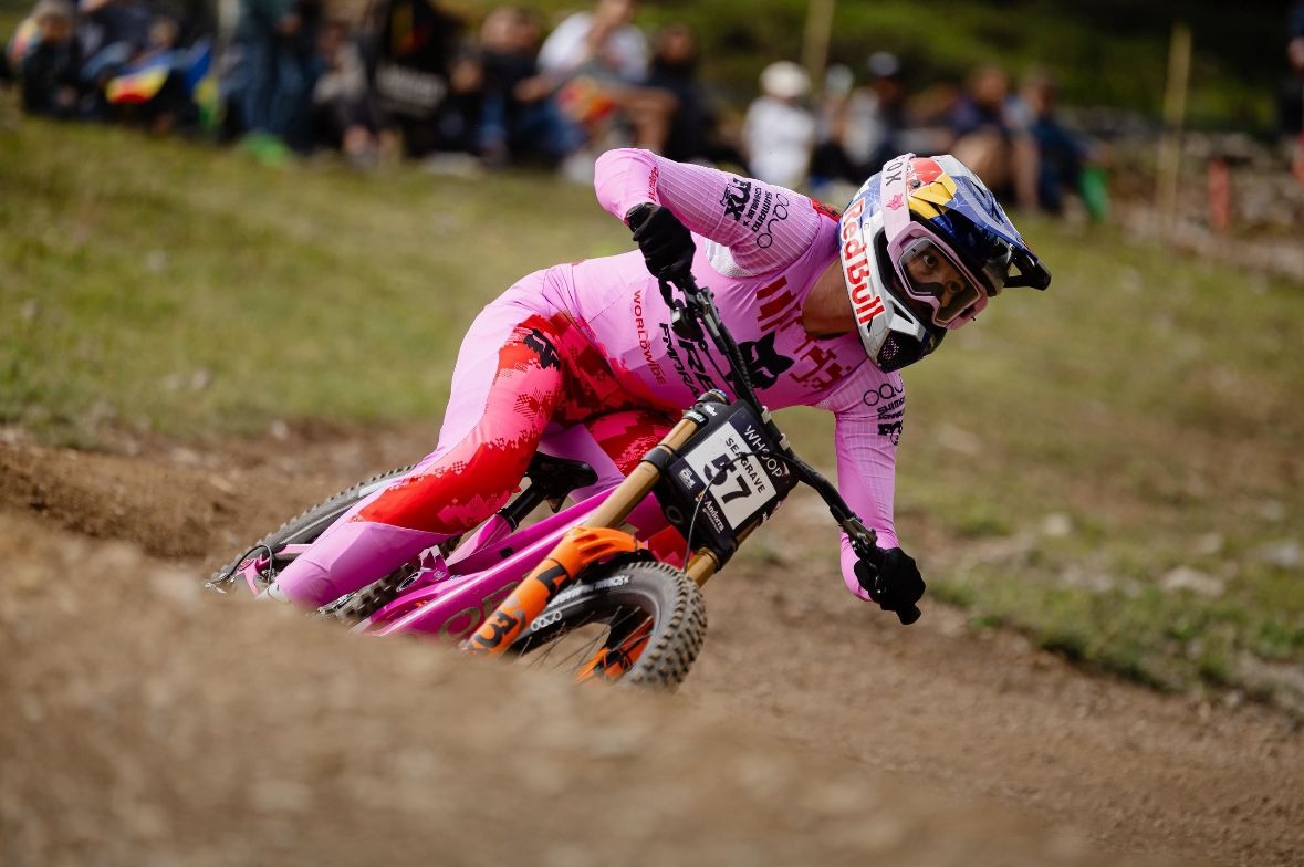 Loic Bruni acaba con la tiranía de Goldstone en un descenso de otro planeta
