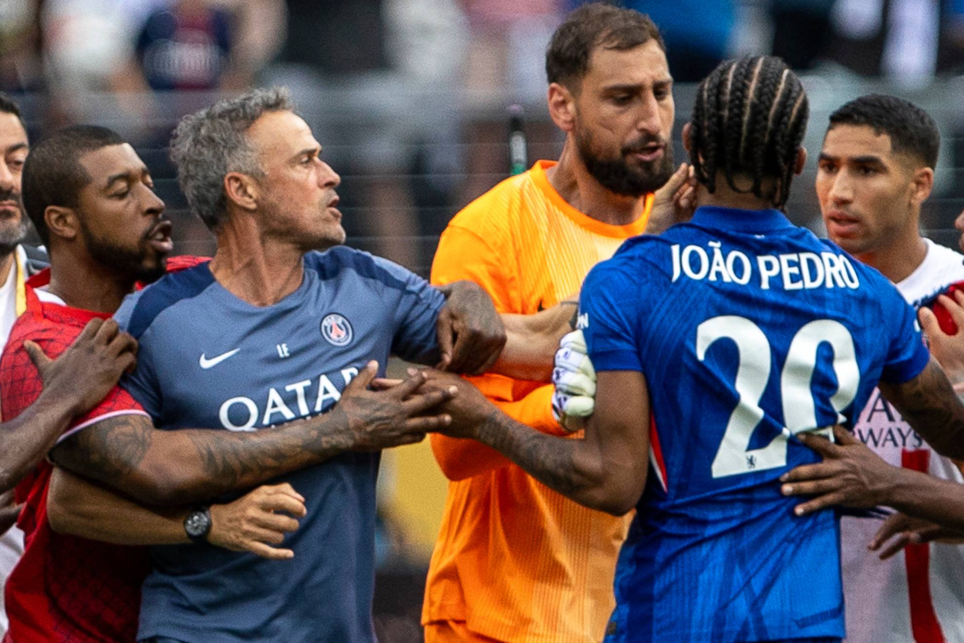 El PSG defiende a Luis Enrique tras golpear a Joao Pedro: "Tenemos el entrenador más disciplinado"