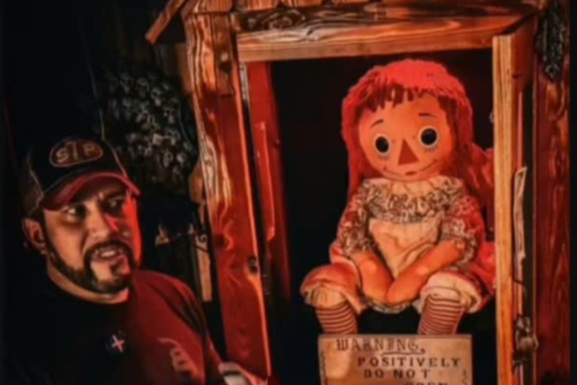 Muere el investigador paranormal Dan Rivera mientras realizaba una gira con la muñeca Annabelle