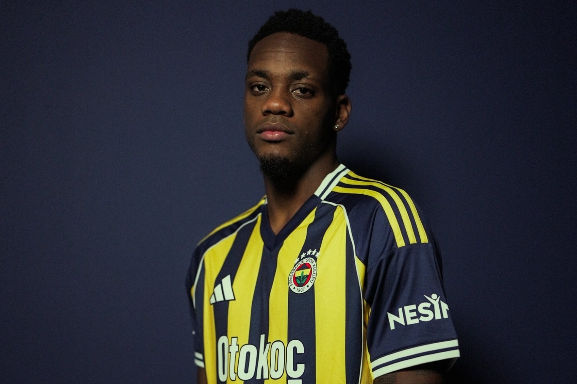 Durán inicia con el pie izquierdo en el Fenerbahçe