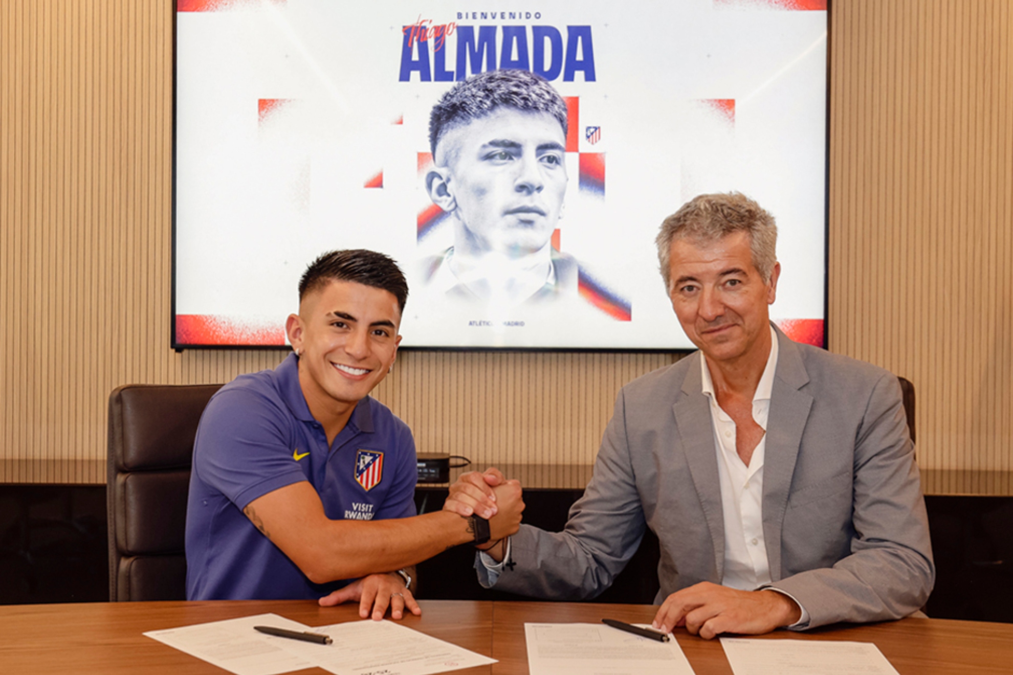 Almada firma con el Atlético hasta 2030